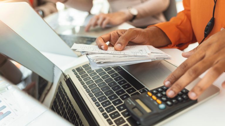 Preencher e Emitir um Recibo Verde 2024: Passo a Passo